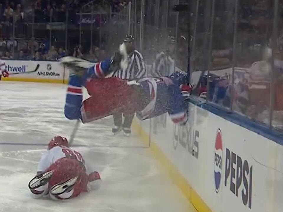 Photo of dangerous play during Rangers-Hurricanes Game 2 goes viral