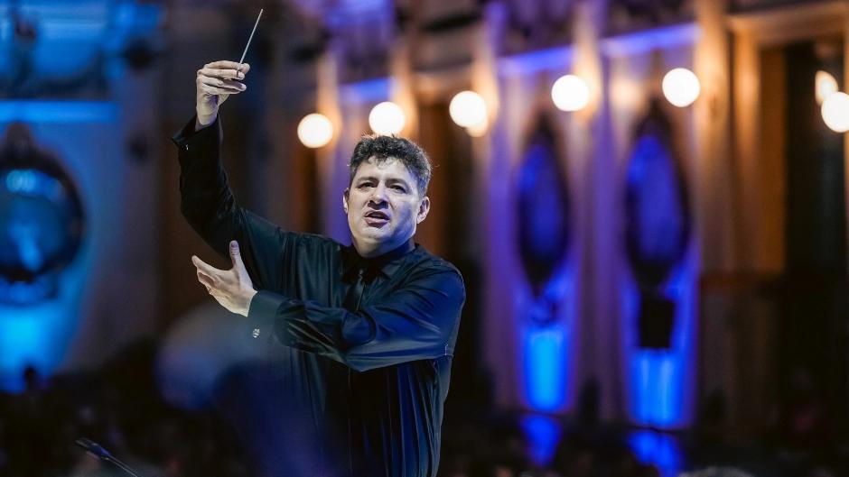 A musical bridge builder at the heights of pop and classical music ...