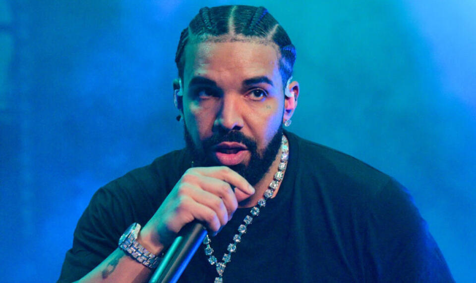 Social Media Reacts To Viral Video That Allegedly Shows Drake Swinging ...