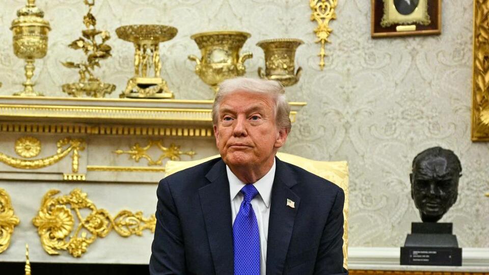 Fox News Host Confronts Trump to His Face Over Chain Store Gold - NewsBreak