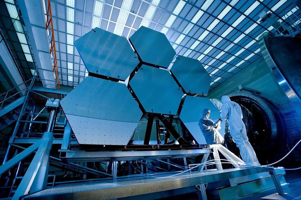 JWST Breaks Cosmic Distance Record with Surprisingly Mature Early ...