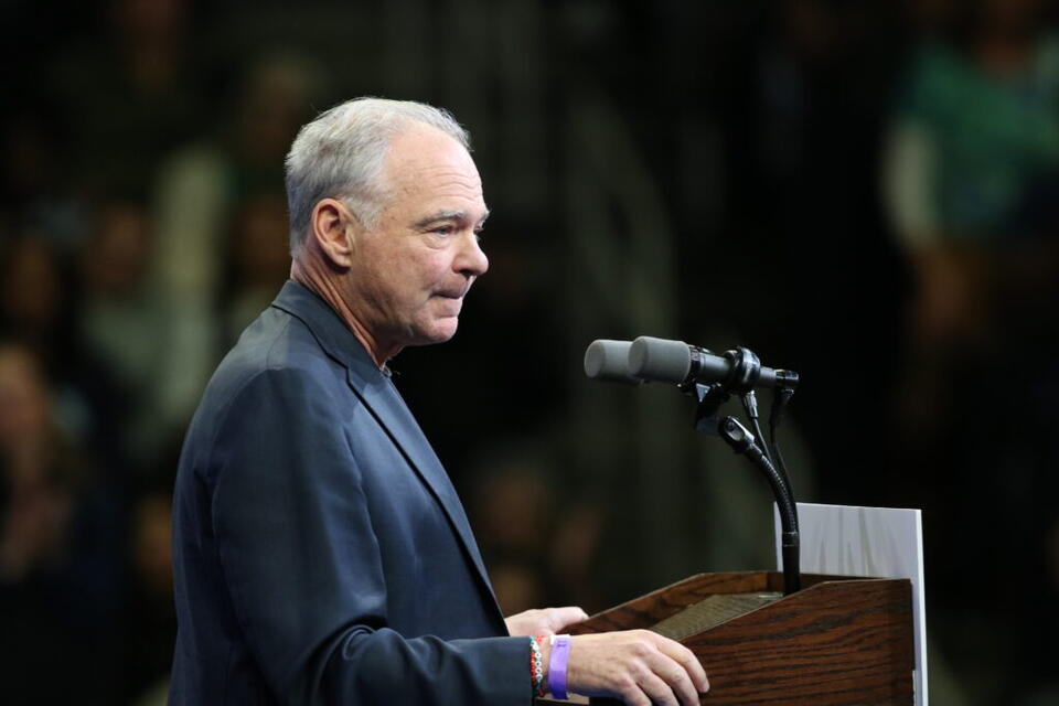 Kaine breaks with Democrats to back deal ending shutdown, securing ...