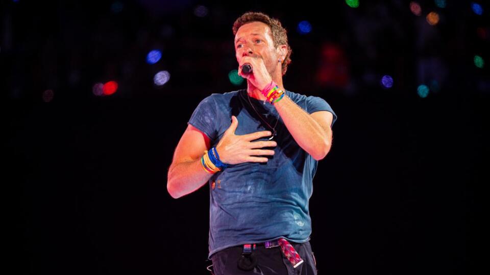 Coldplay Kisscam Scandal Lady Breaks Silence for ‘Dancing Inappropriately’ - NewsBreak