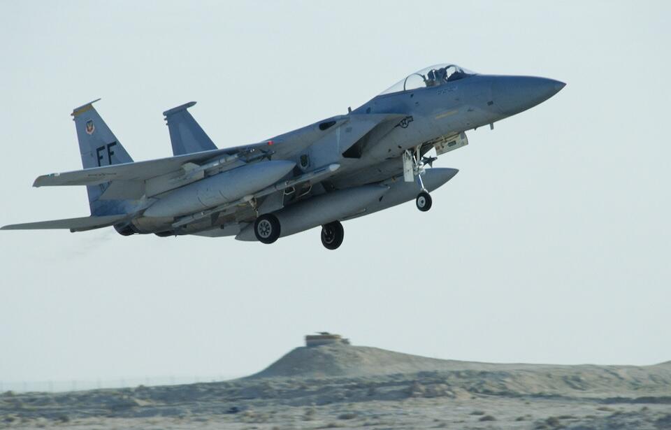 Two F-15 Pilots Used Bombs to Take Down An Iraqi Helicopter Mid-Air ...