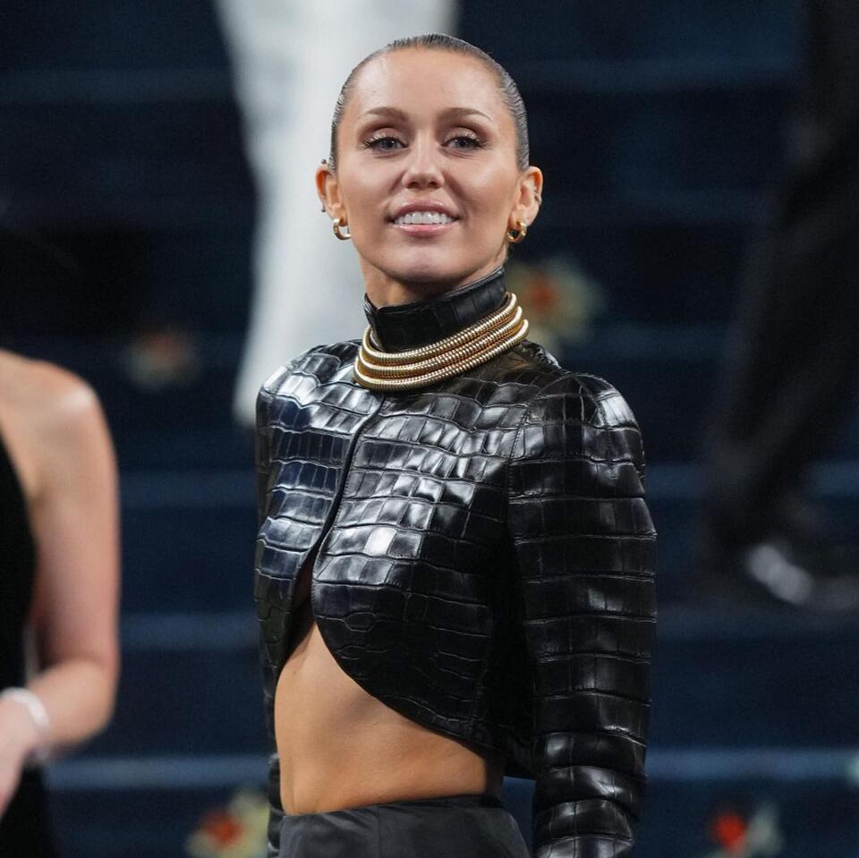 Miley Cyrus Eyes Bold Broadway Debut as the Emcee in ‘Cabaret’ - NewsBreak
