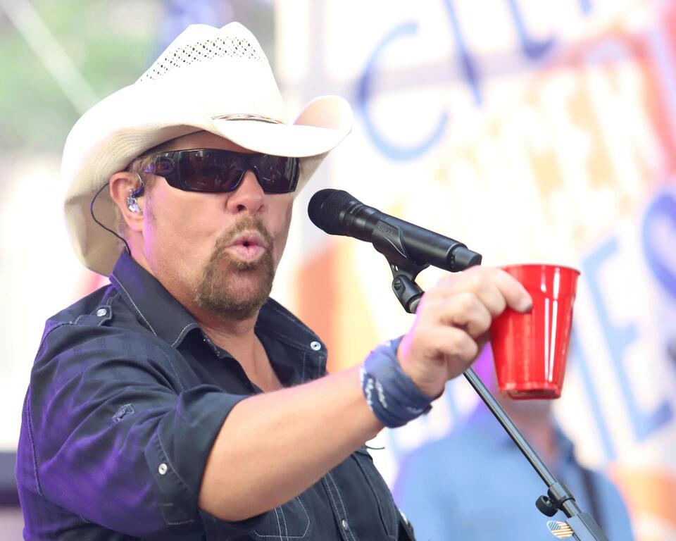 Moore, Norman dive bars host Toby Keith memorial events, benefit ...