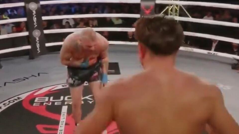 Video: 20-year-old prospect delivers brutal body shot TKO in bareknuckle debut | BKFC Newcastle ...