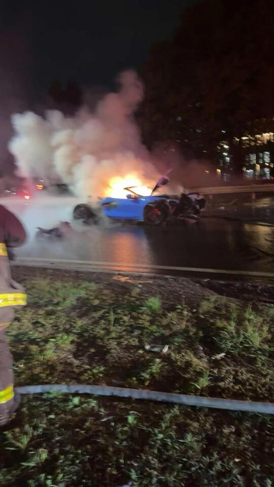 Off-duty firefighter saves man trapped in flame-engulfed car in ...