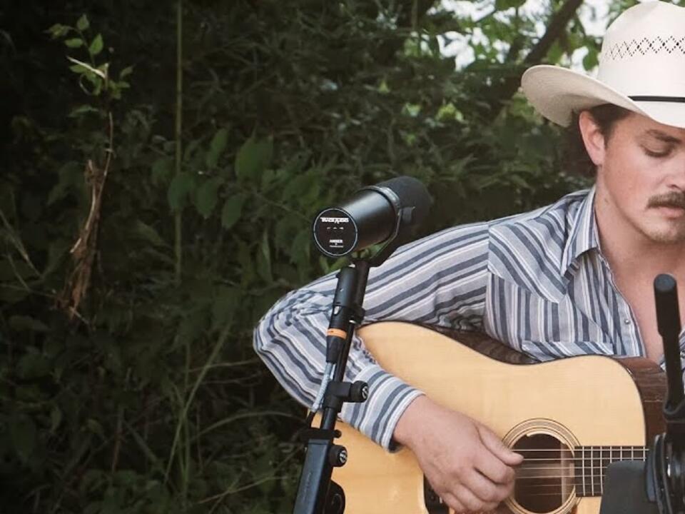 Watch Zach Top Join Billy Strings for a Bluegrass Jam at the Under the ...