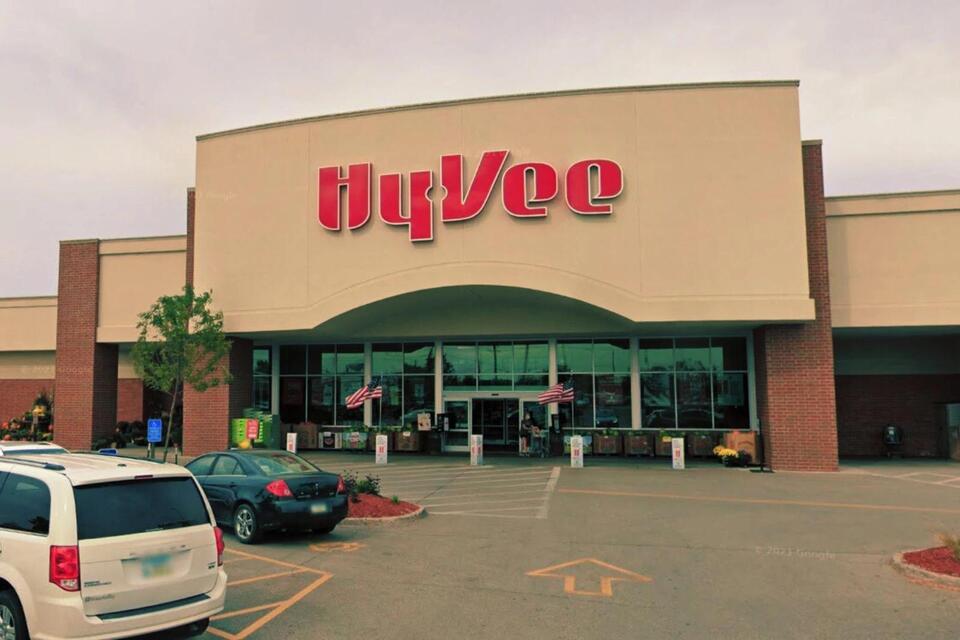 Hy-Vee’s Reign as Best Grocery Store Comes to an End - NewsBreak