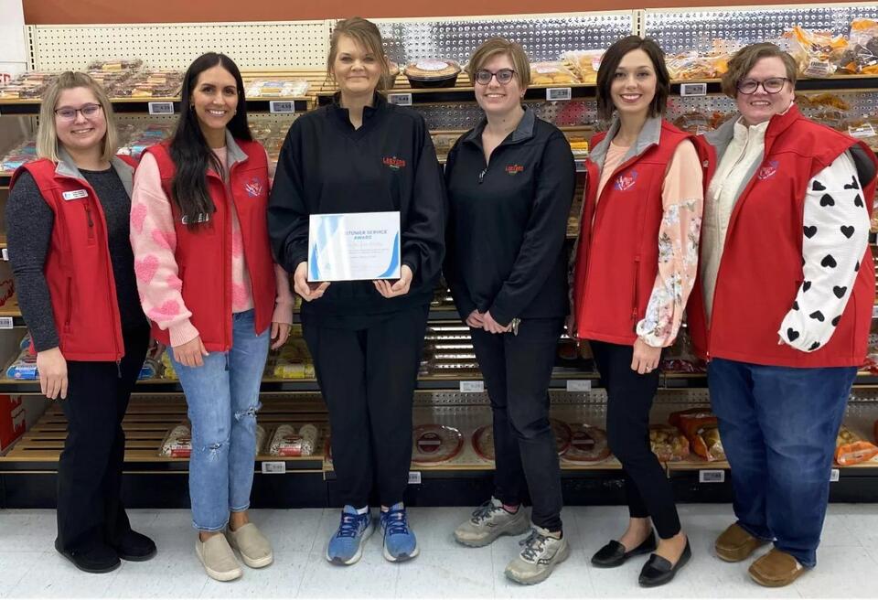 Jennifer Hendrickson Receives Chamber Customer Service Award - NewsBreak