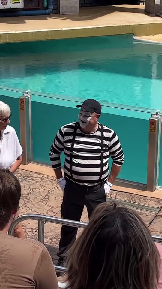 Cant miss hilarious moment with tom the mime seaworld #seaworldmime # ...