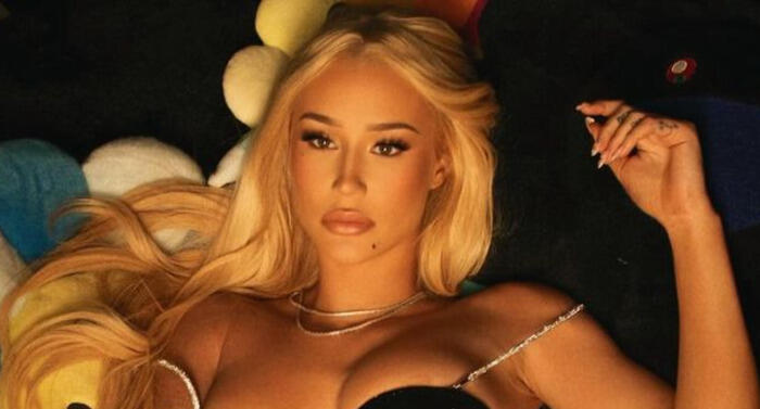 Iggy Azalea Goes Viral With A Wild Video Clapping Her Backside In Tight Shorts And Showing Off ...