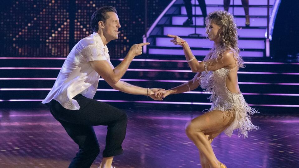 ‘Dancing with the Stars’ Fans Fawn Over Jason Mraz: ‘Nailed It’ - NewsBreak
