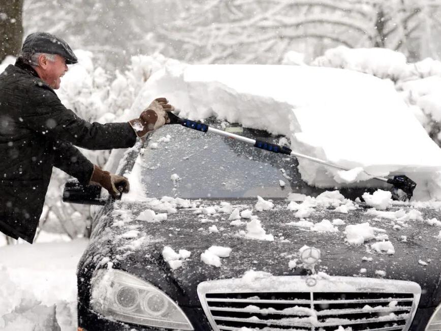 Bangor residents shrug at spring nor’easter causing massive outages ...