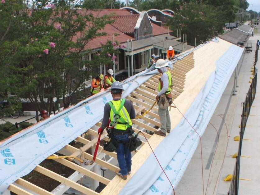 Train station canopy work taking shape