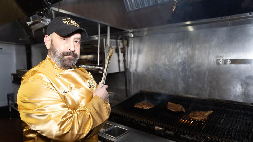 Beavercreek LongHorn Steakhouse employee has grilled more than 1 ...