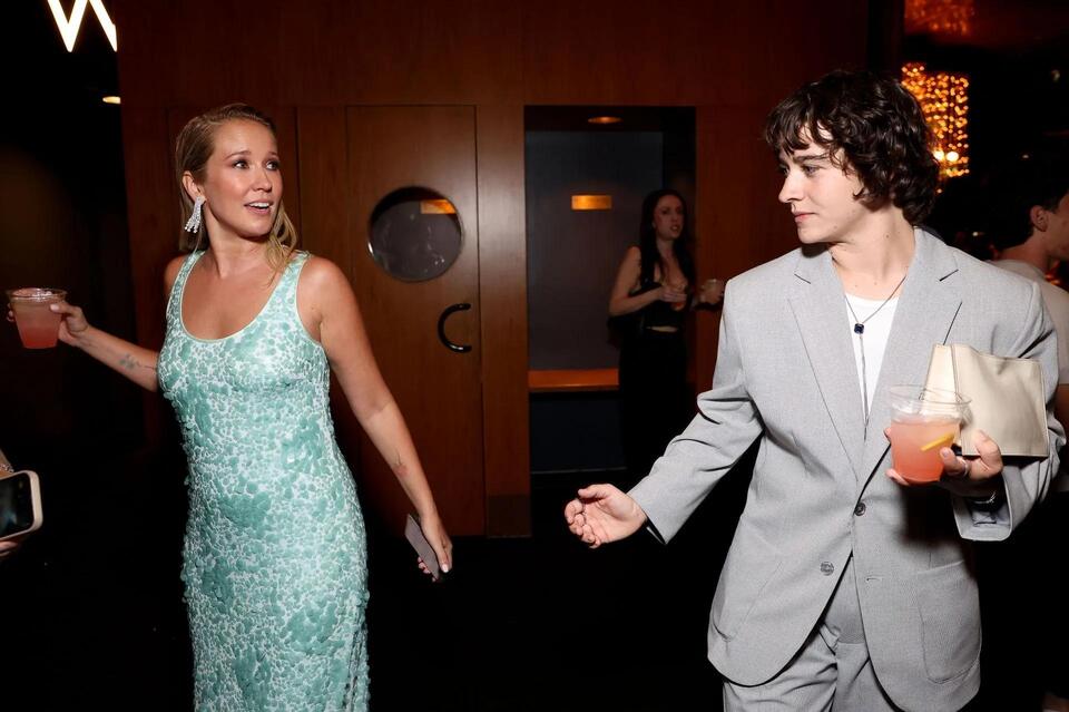 Anna Camp makes red carpet debut with new girlfriend Jade Whipkey at Bride Hard premiere - NewsBreak