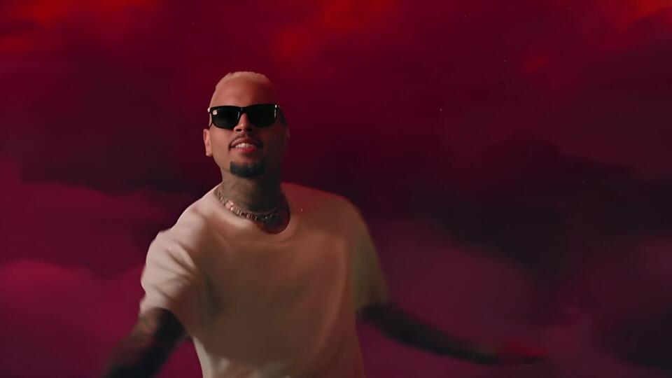 Chris Brown Deactivates Instagram After Kayla Nicole Lap Dance Went ...