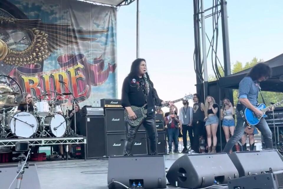 See Kiss’ Gene Simmons Reunite With Tommy Thayer and Eric Singer at ...