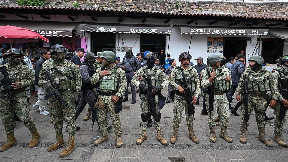 Mexico extradites 26 inmates wanted over cartel links to US - NewsBreak