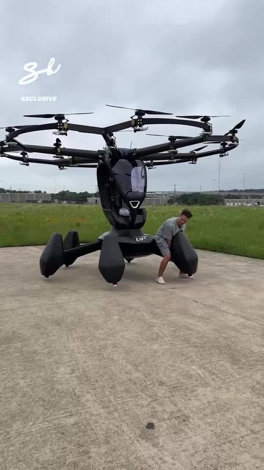 The Hexa Lift is a single seater 495000 drone which takes less than an ...