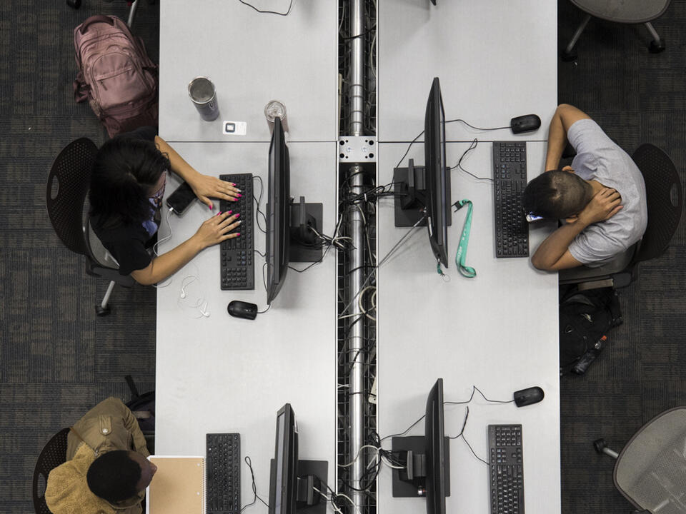 $1000 research award given out to students by Ablah Library