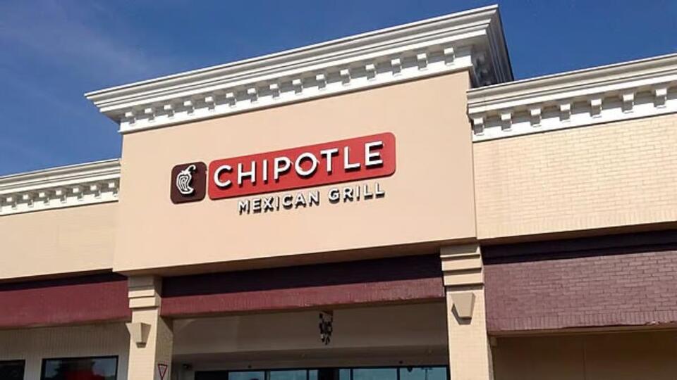 Chipotle fans spot new crispy chicken item in rare menu test - NewsBreak