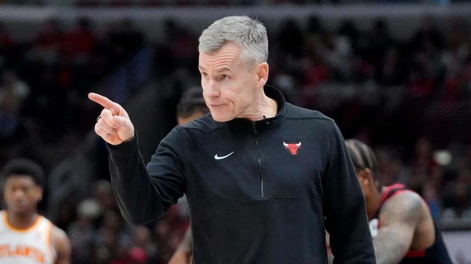 Adam Amin previews Bulls-Heat matchup with playoff berth at stake ...