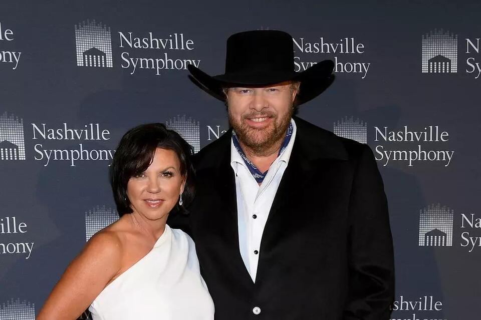 Toby Keith’s Will Filing Reveals How He Kept His Family Safe - NewsBreak