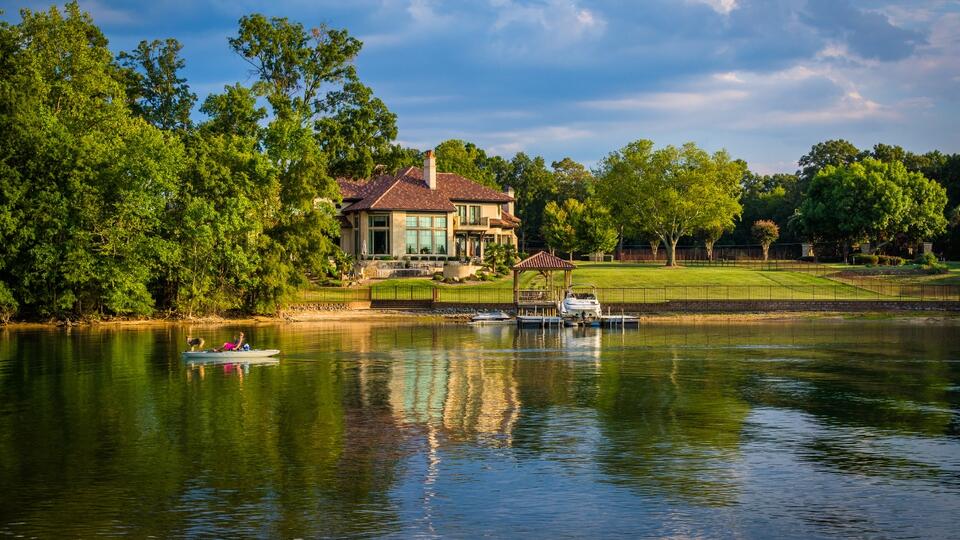 Couple’s “Stolen Lake House” Problem Turned Into a Legal and Family ...