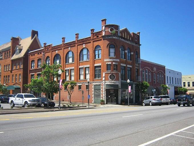 The Town In Georgia Where You Can Rent A Studio Apartment For Just $562 ...