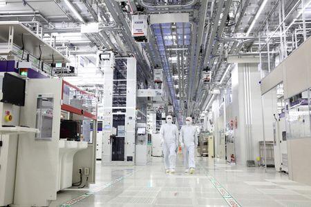 Samsung beefs up advanced chip output after memory chip sales hit ...