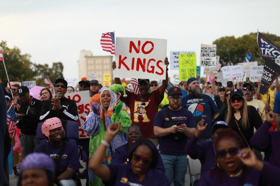 Detroit to Trump: ‘No Troops, No Kings’ — Thousands march for democracy ...