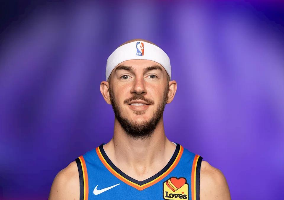 Shai Gilgeous-Alexander (right knee bursitis) is … - NewsBreak