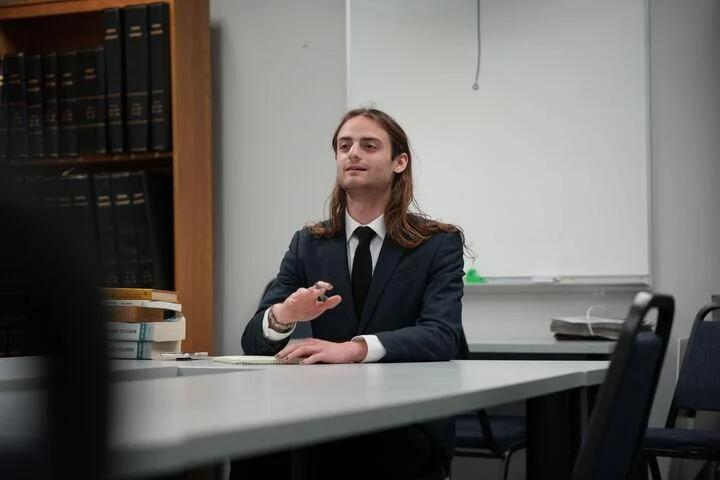 CREATIVE EDITION: Formal encounter of James Kling - NewsBreak