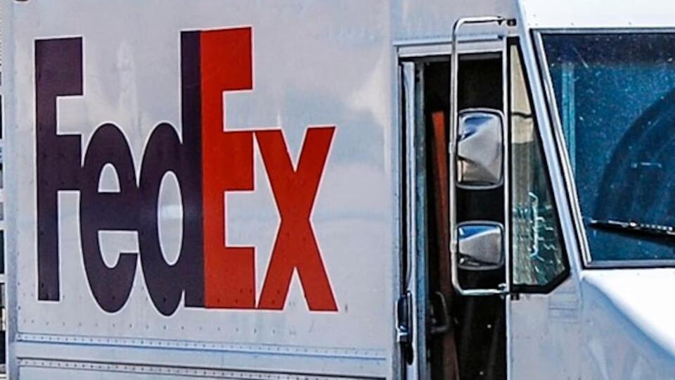 FedEx employee dies after falling out of truck on to I-271 - NewsBreak