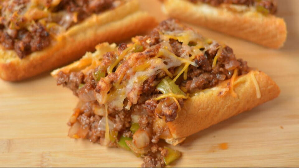 This Garlic Bread Sloppy Joes Recipe Takes Comfort Food to a Whole New ...