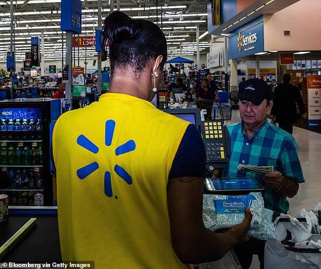 Walmart shoppers confused by hostile new sign from store's manager ...