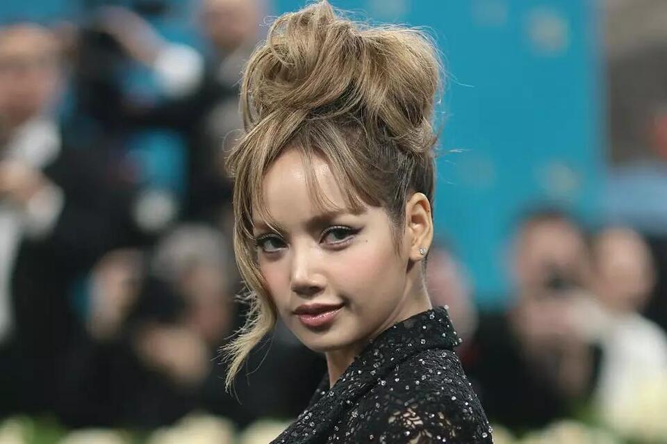 Why Is Lisa Getting Backlash for Her 2025 Met Gala Look? - NewsBreak