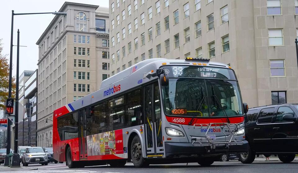 Metro sees 25-year-low in crime on bus and rail systems - NewsBreak