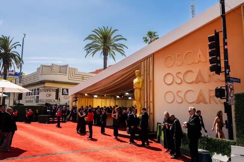 Film fans slam Oscars aftermath photo showing 'lack of human decency ...