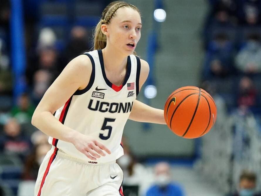 Paige Bueckers Going Viral For Insane T-Shirt Toss At WNBA Game