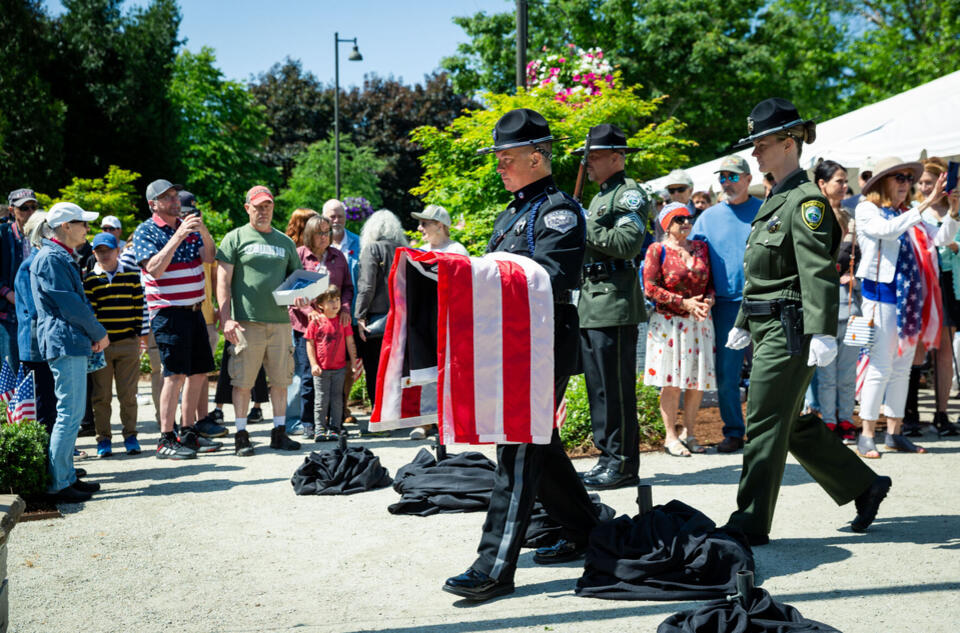 Veterans Memorial Honoring Service to unveil blue and gold stars at ...