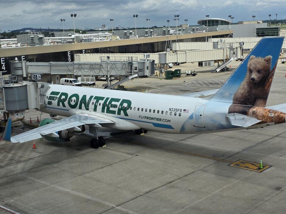 Frontier Passenger Threatened To Kill Seatmate And Kept Insisting There ...