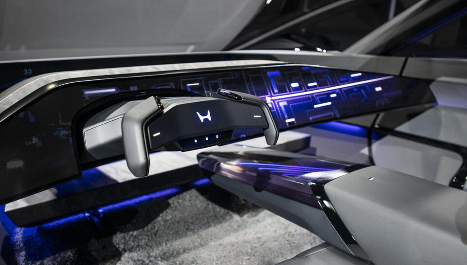 Honda Unveils New Logo for EVs and Hybrids - NewsBreak