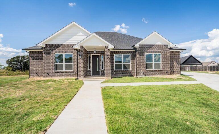 Sophisticated Four Bedroom New Construction Comes with an Office ...