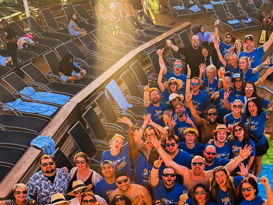 No lost wages, big bonus: Local restaurant sends entire team on Bahamas ...