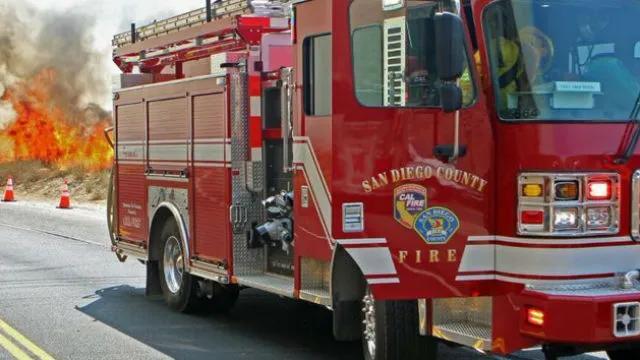 Slow-moving ‘Cool Fire’ briefly threatens rural homes in Valley Center ...