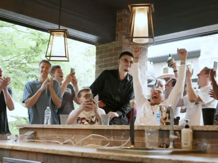 Zach Edey turning down NBA Draft green room to celebrate with his ...
